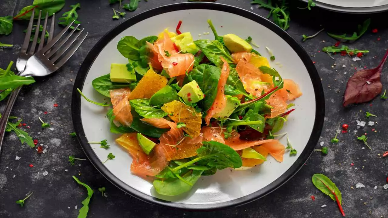Salmon na ube oyibo salad