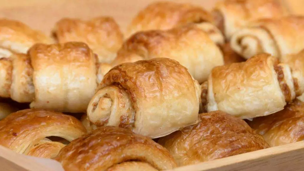 Puff pastry gulung karo ham