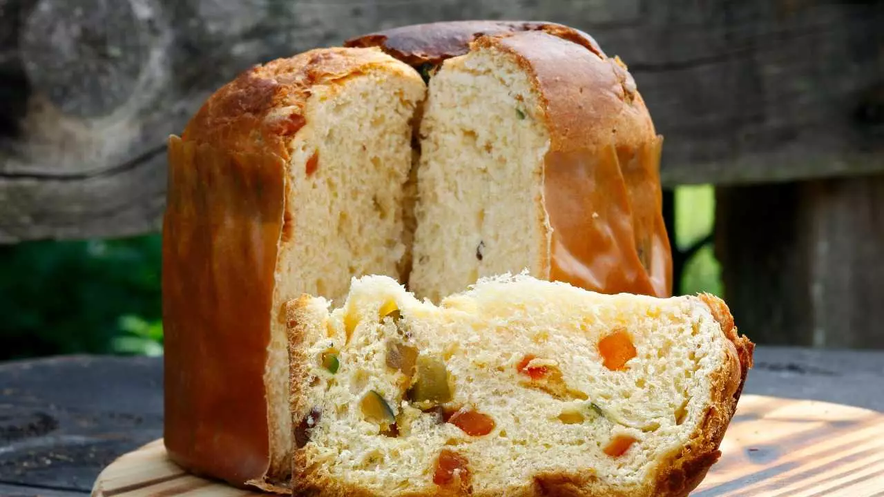 Panettone na may brewer's yeast para maghanda para sa mga pista opisyal ng Pasko