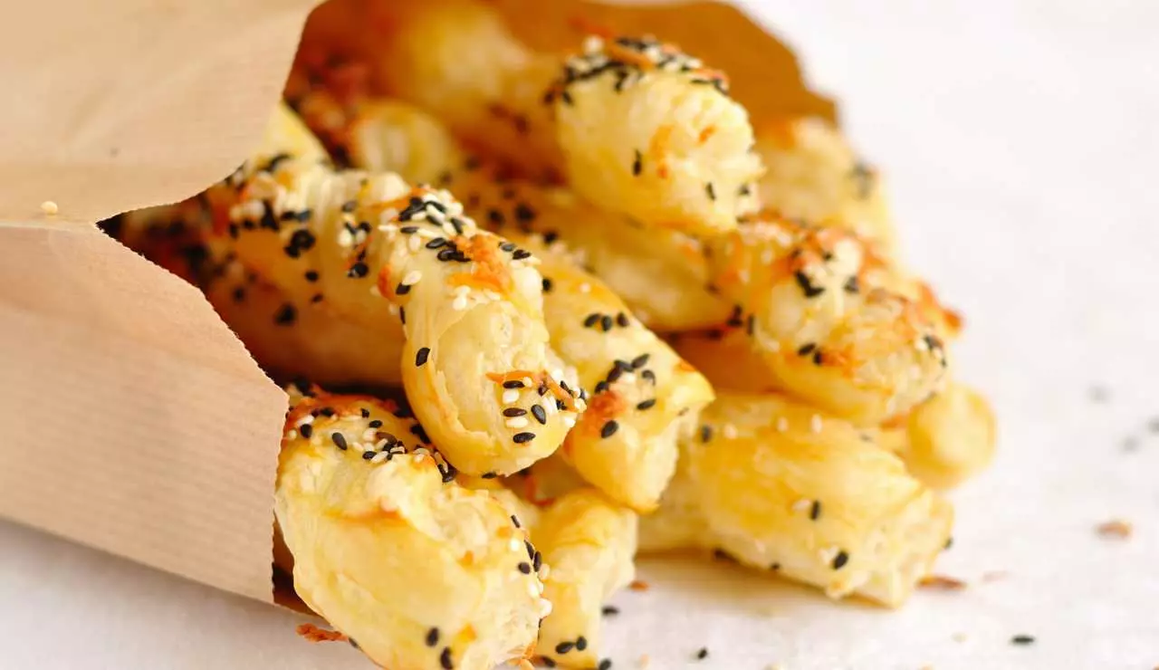 Puff pastry breadsticks stuffed with cheese