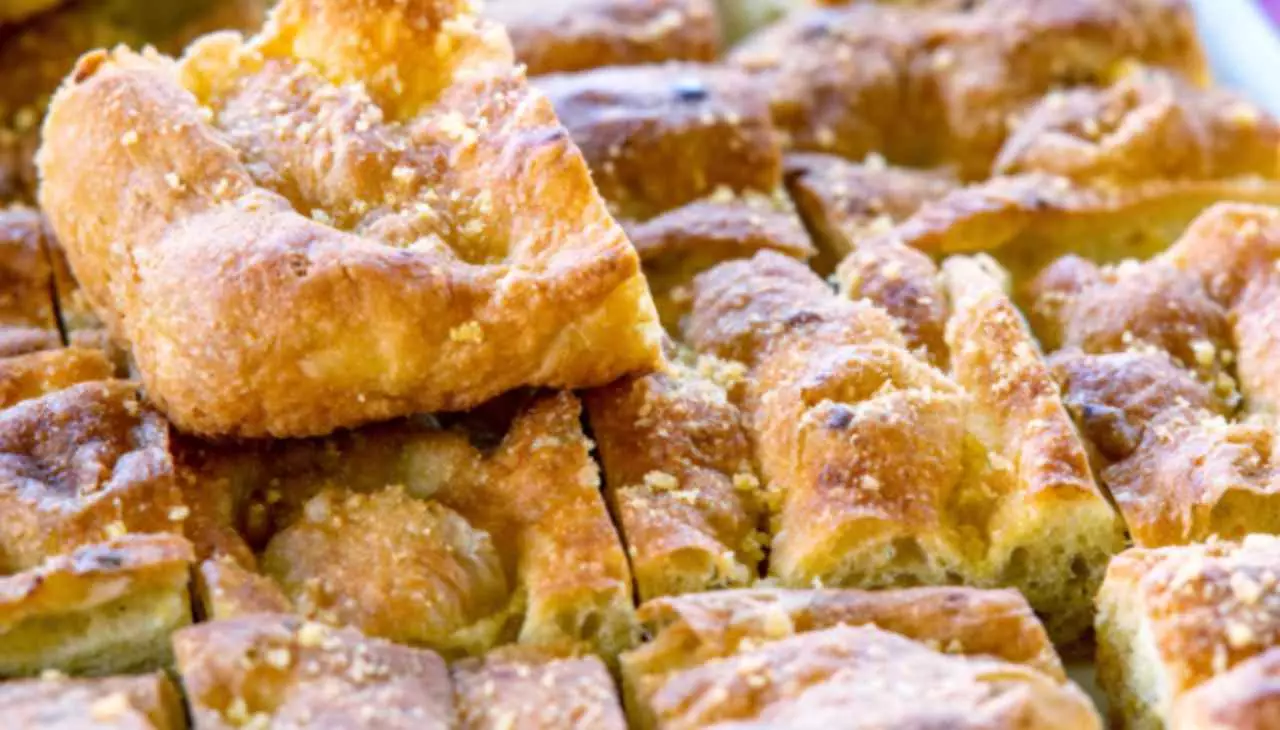 Bouchées hautes et moelleuses avec une croûte dorée