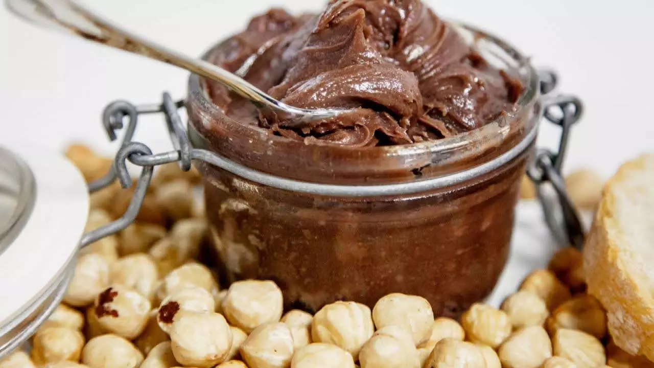 Nutella buatan sendiri dengan kacang