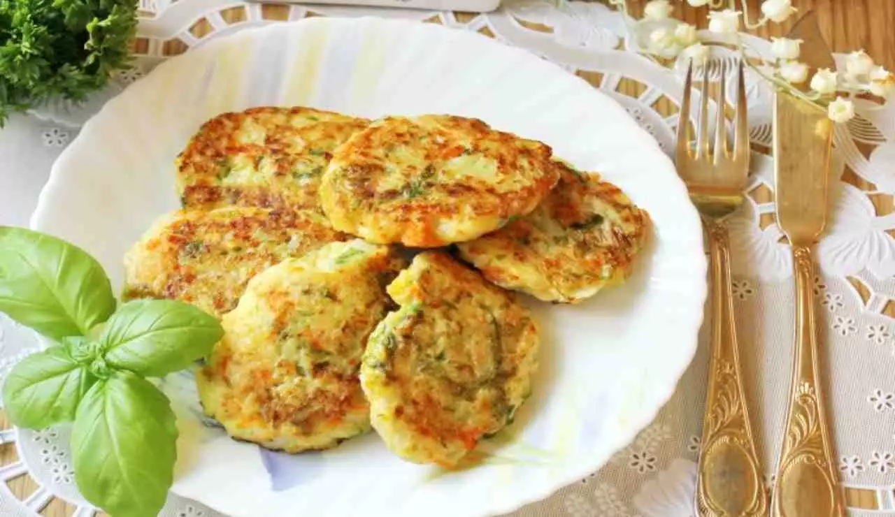 Galbanino courgette medallions ati ki o si dahùn o tomati