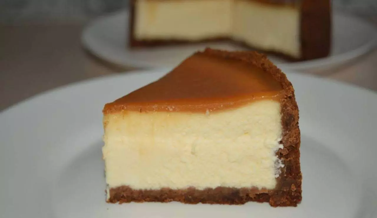 Cheesecake de vainilla e caramelo salgado