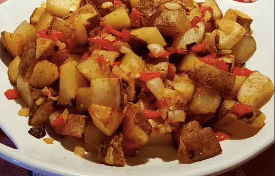 Baked Gromperen a Peppers, eng einfach an universell Bäilag