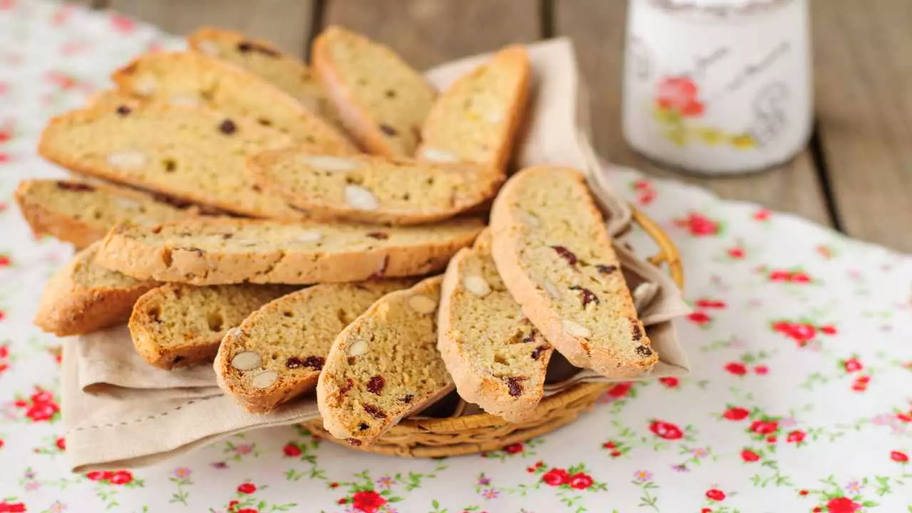 Fat-free dried fruit biscuits