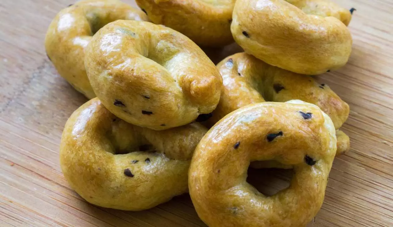 olewydd taralli a chnau Ffrengig - print rysáit