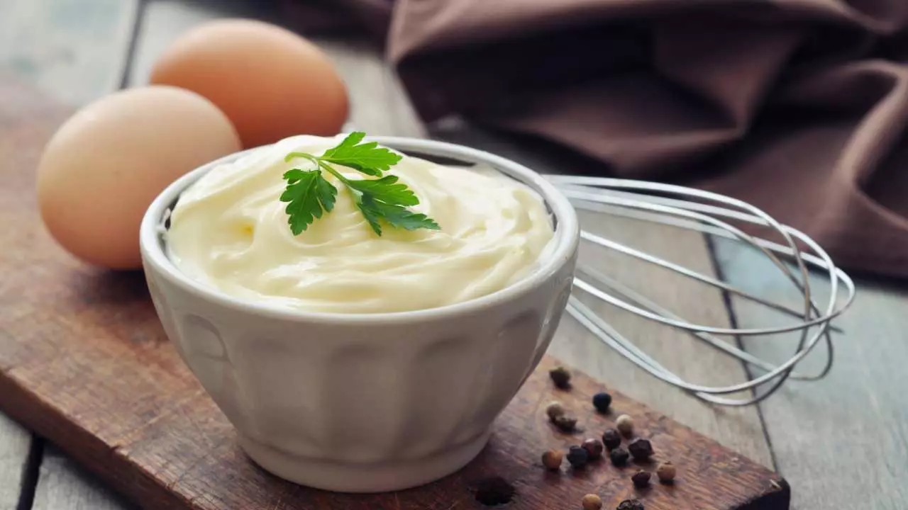 Light homemade mayonnaise