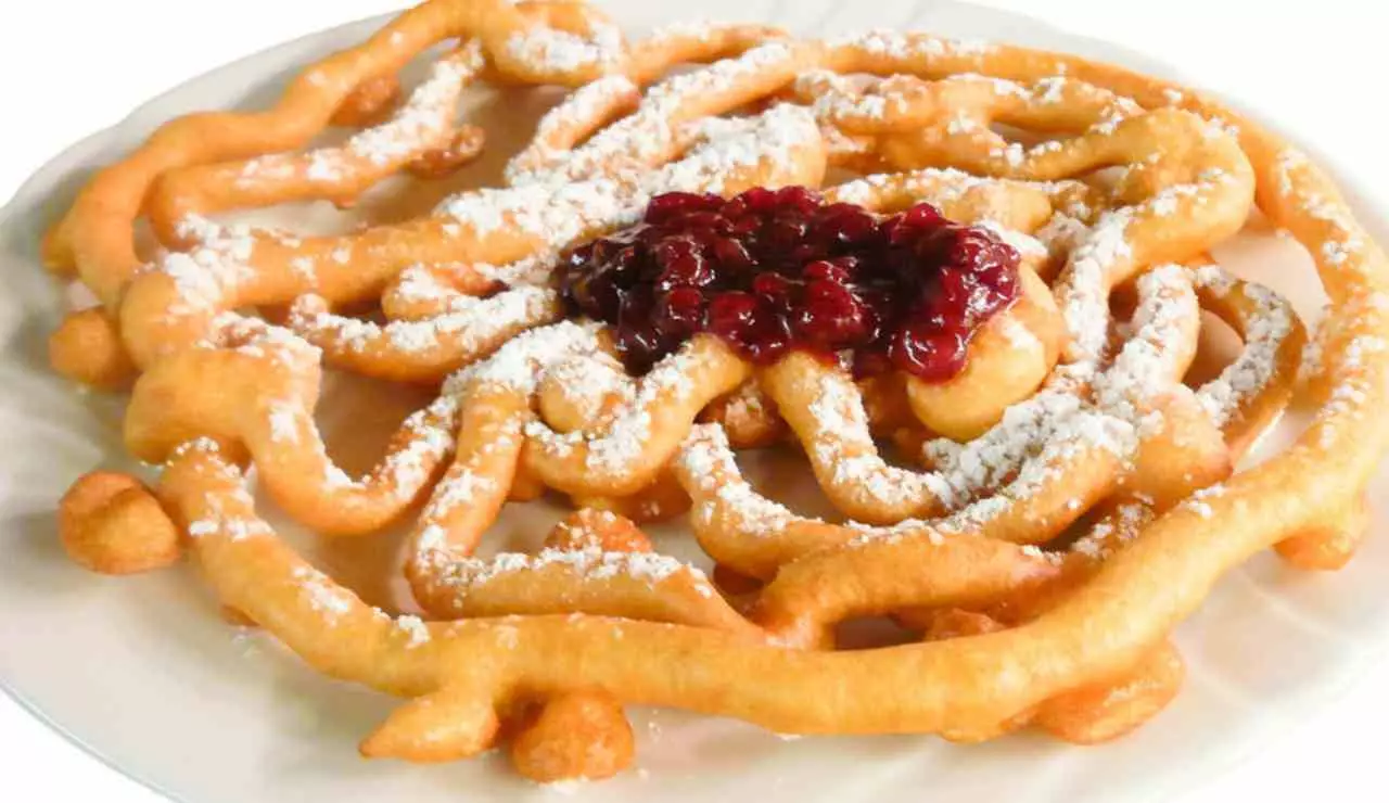 Pancake Tyrolean dengan buah merah