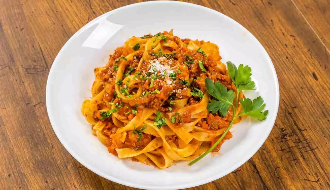 Tagliatelle con salsa de pementa | Moi doado e saboroso