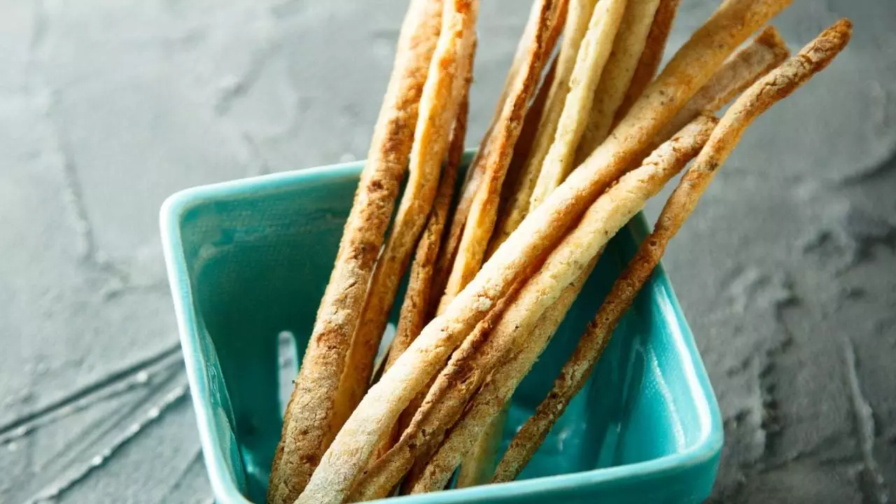 Qej-scented thyme breadsticks