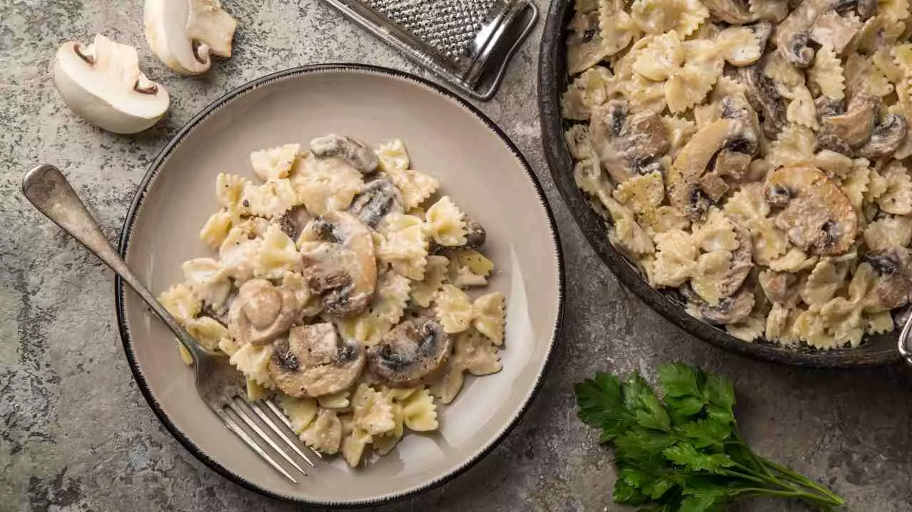 pasta mushrooms cream parmesan