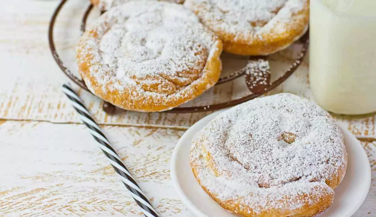 Maklike kaneelbrioches | Uitnodigende en sagte koeke