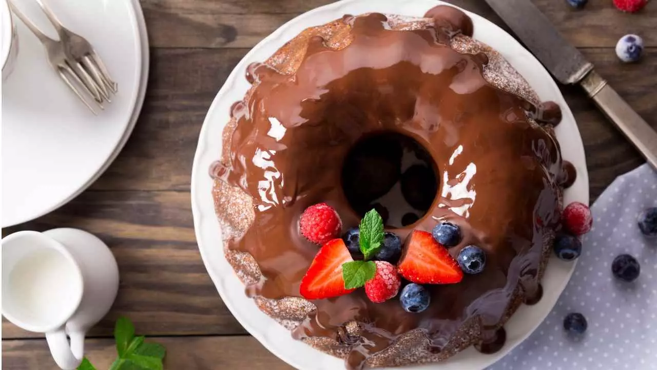 Krémový dortík s čokoládou a jahodami | trochu jiný dort