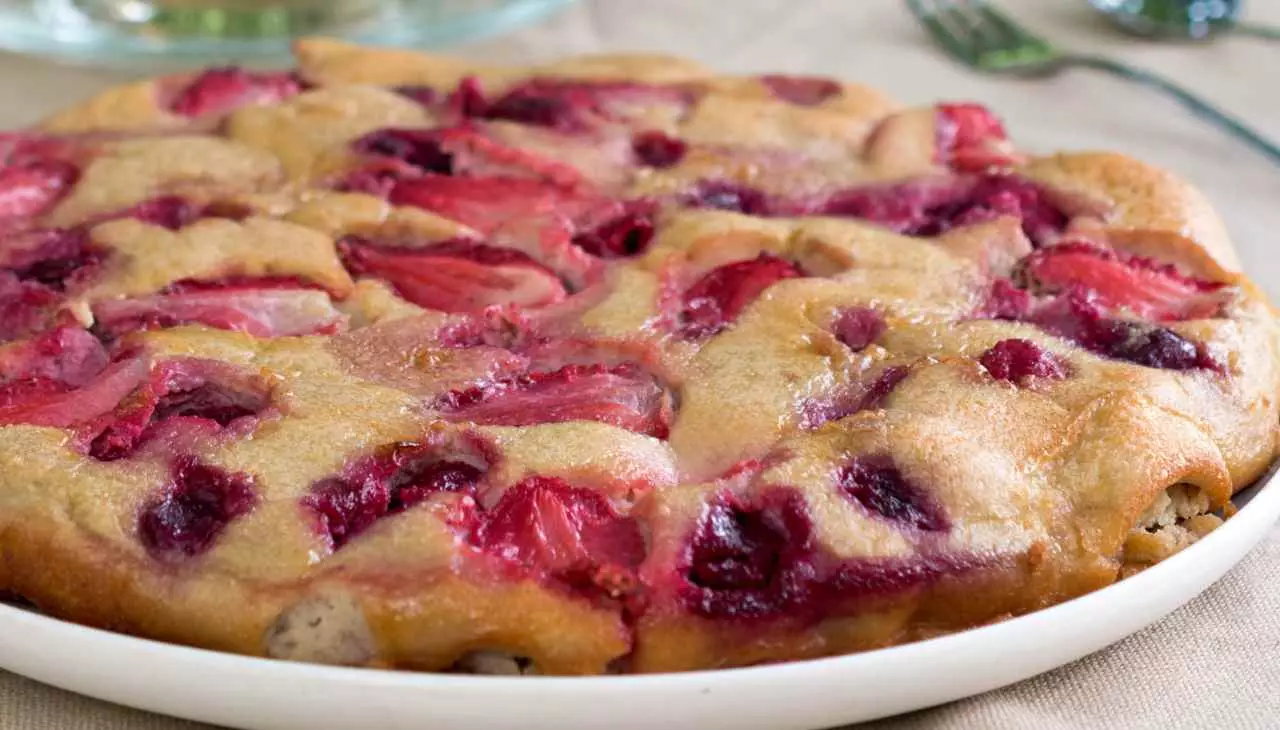 Chinsinsi cha Strawberry Clafoutis