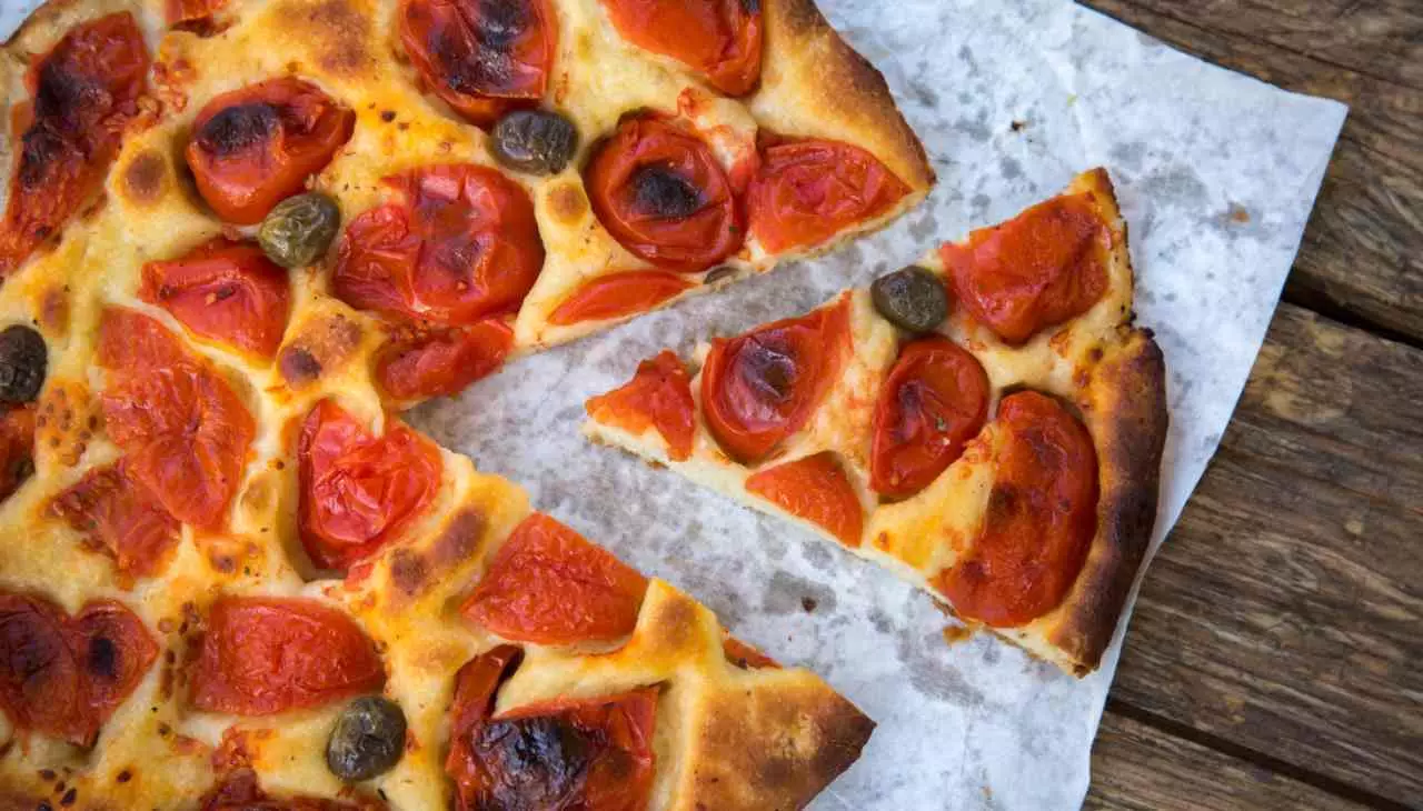 Τυπική focaccia της Απουλίας