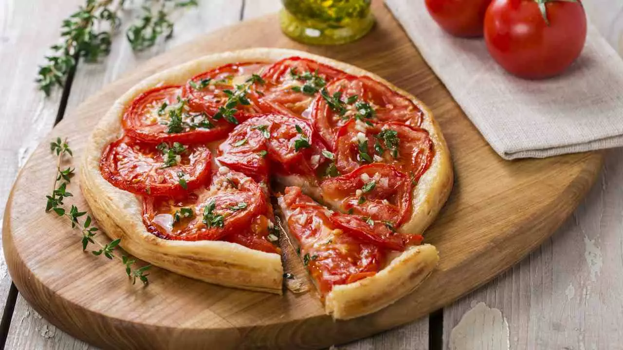 Tomato pizza