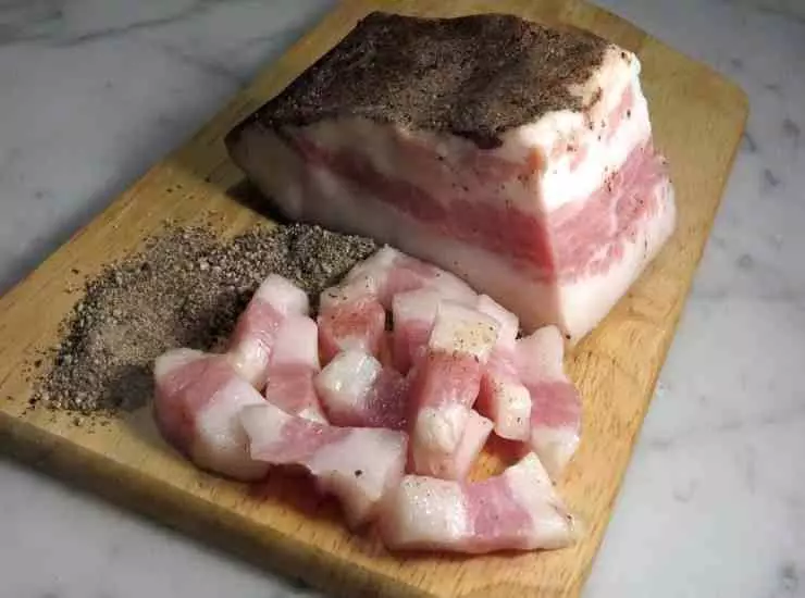 izrezati slaninu