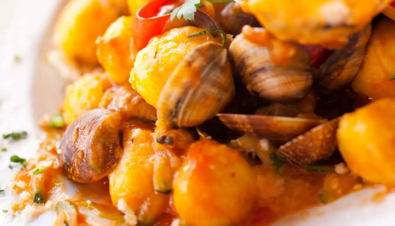 I-Gnocchetti ene-clams ne-safron | Isidlo esimnandi