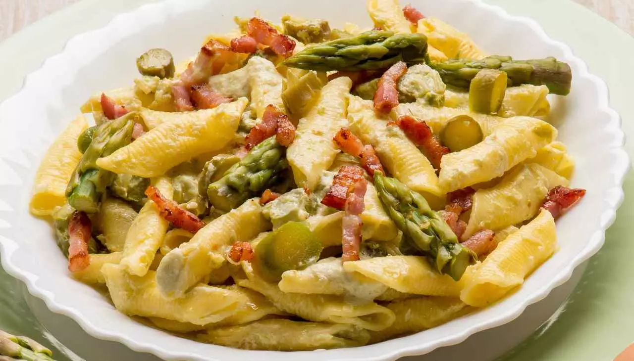 Pasta de froitos secos con verduras e láminas