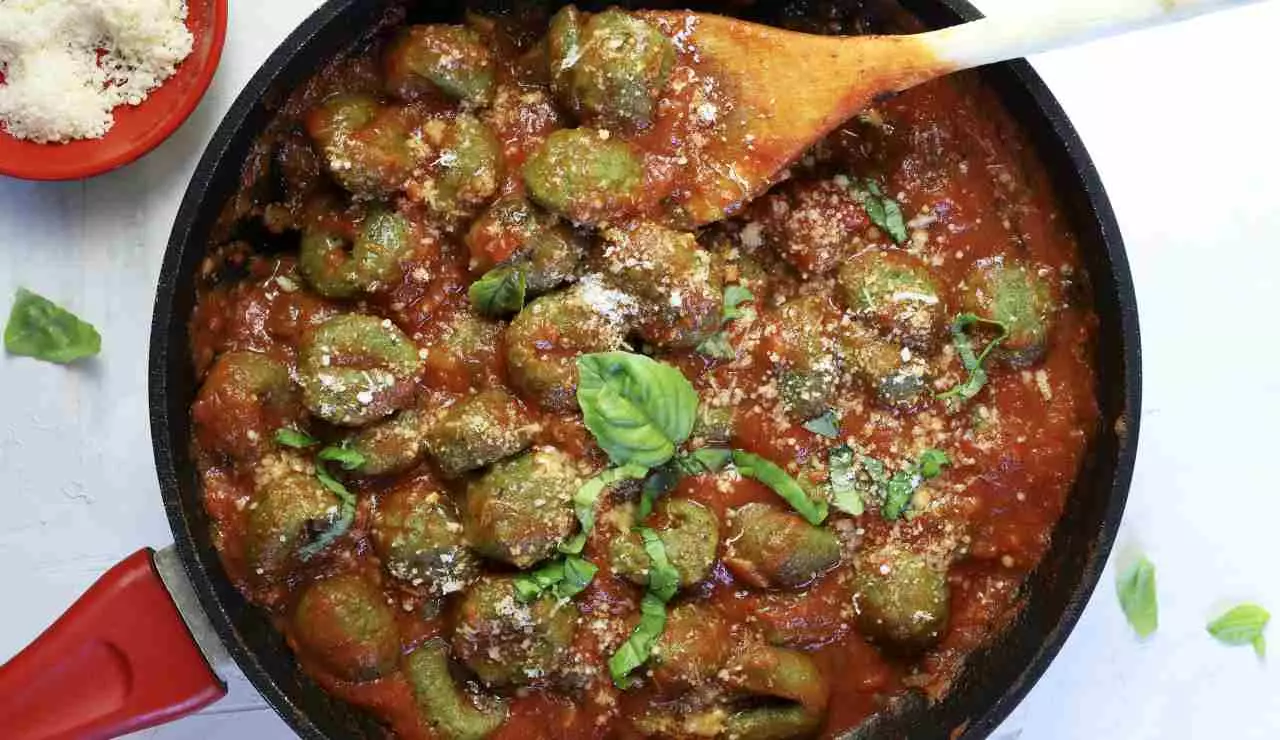 pomidor resepti çapı ilə ispanaq topları