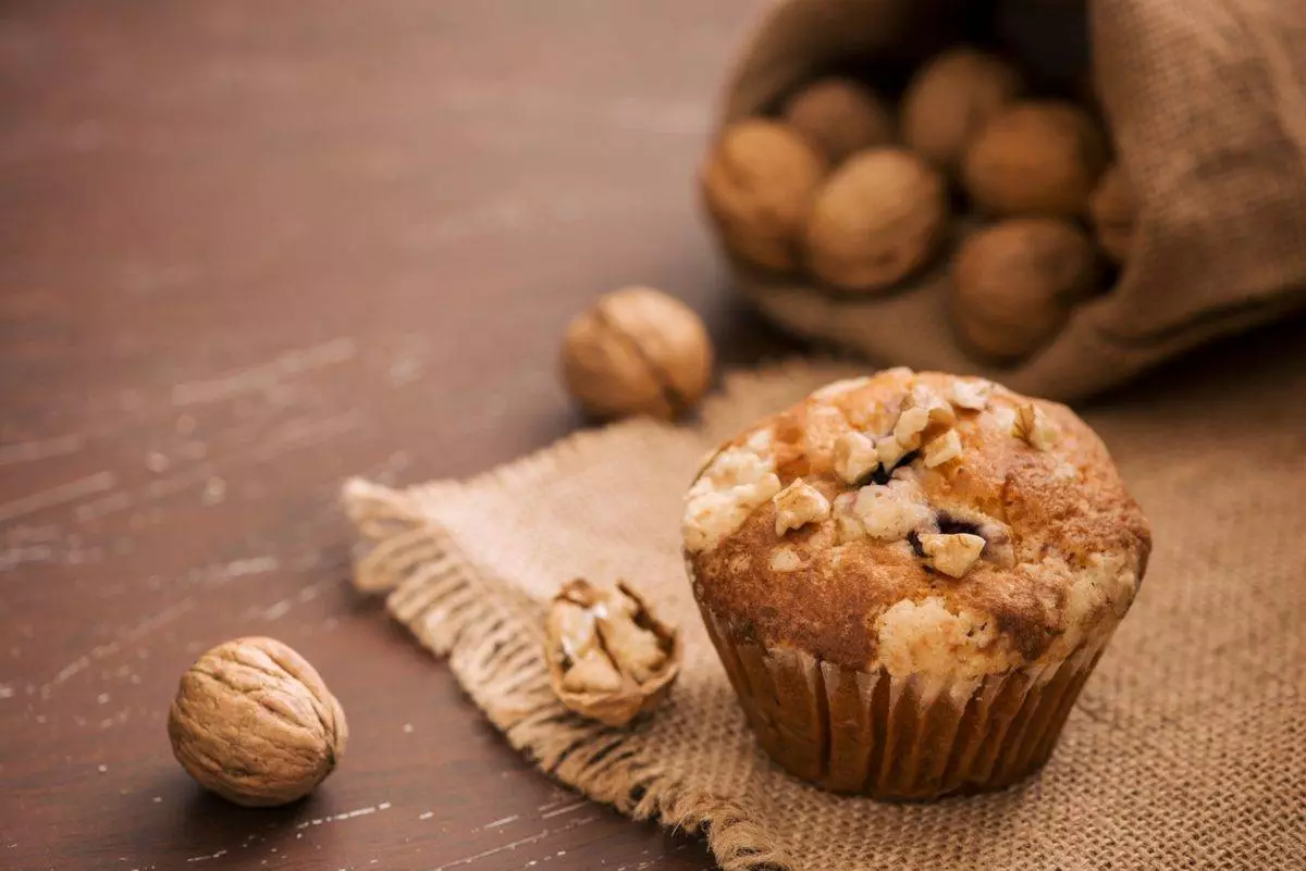 Muffins með hnetum og hunangi, sætleiki og léttleiki í einum eftirrétt