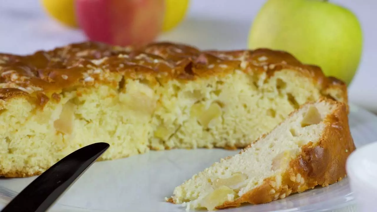 Hafif bademli ve elmalı kek