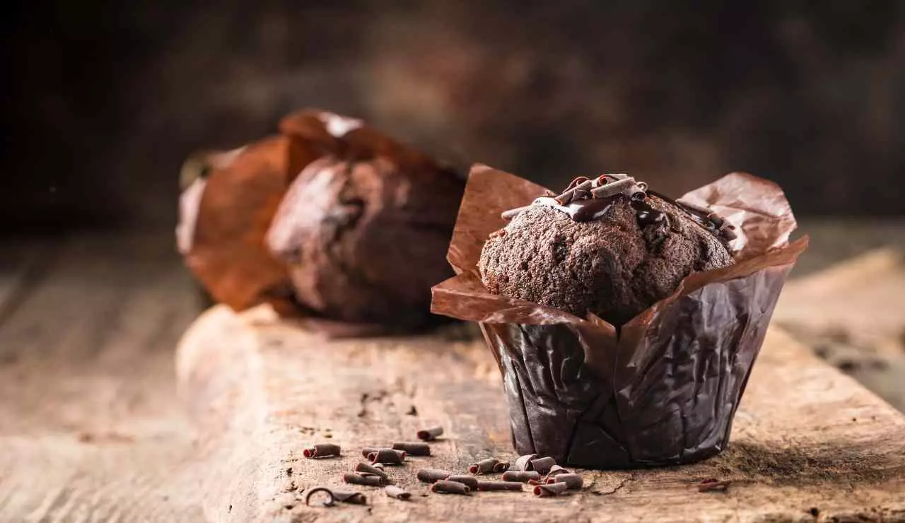 AdobeStock čokoládové muffiny s vodou