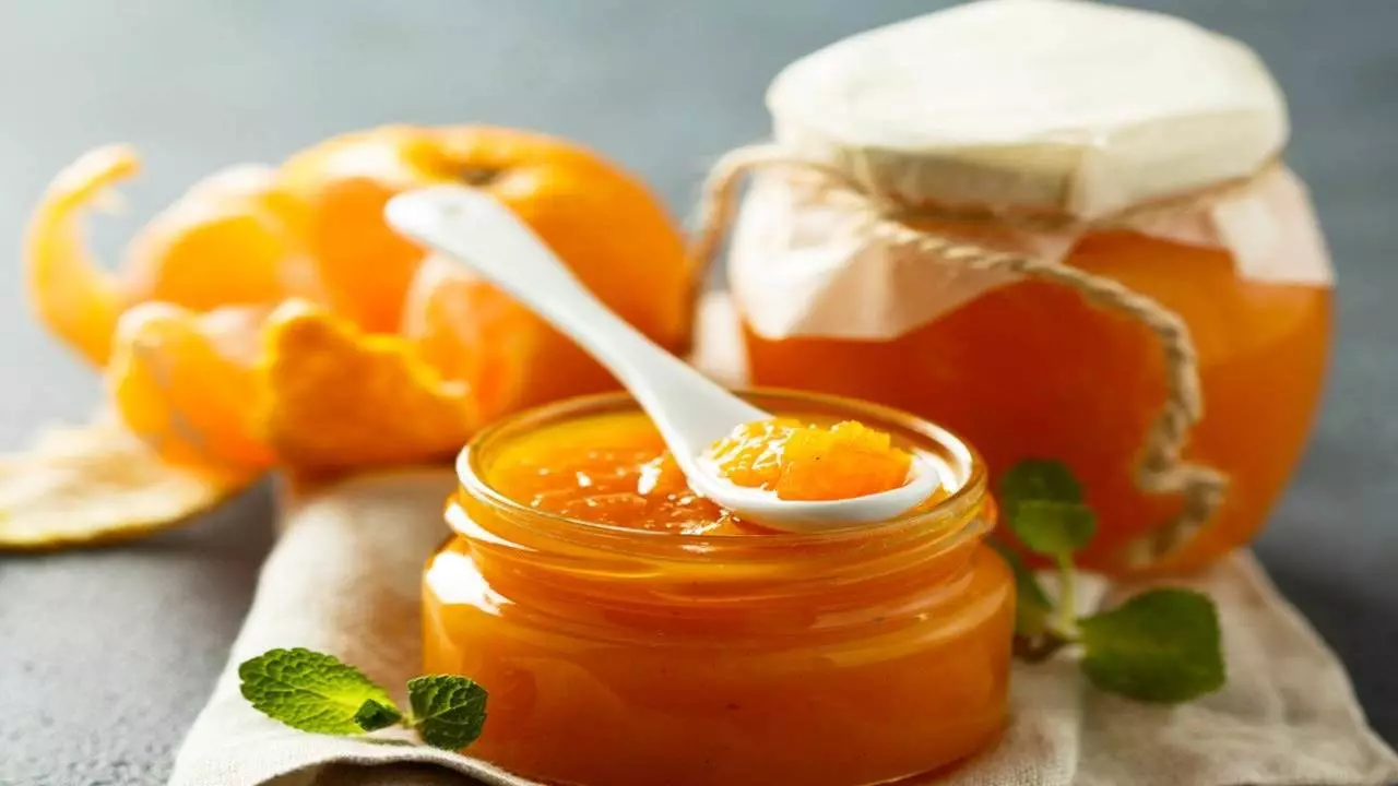 Mandarina marmelada jengibrearekin eta kanelarekin benetako gozoa