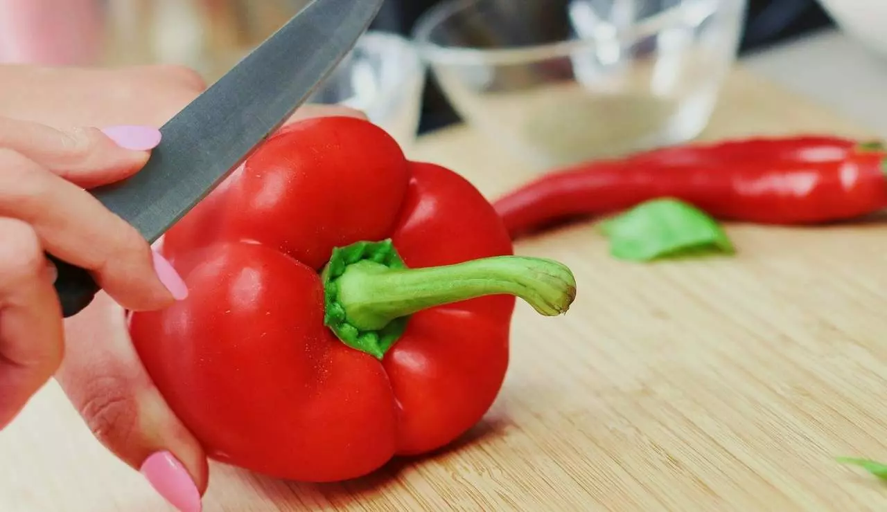 冰箱裡有辣椒嗎？以下是如何將它們變成質樸且調味良好的配菜 24726_1