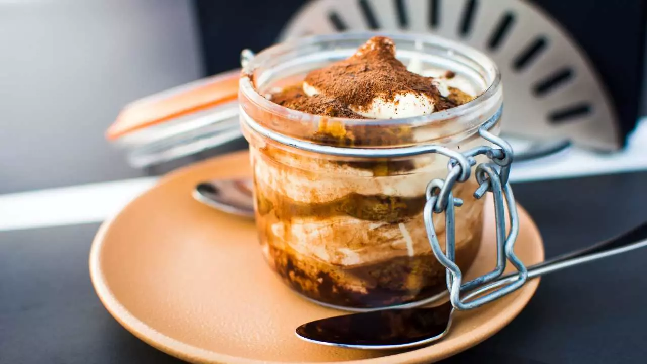 Narancssárga világos panettone tiramisu