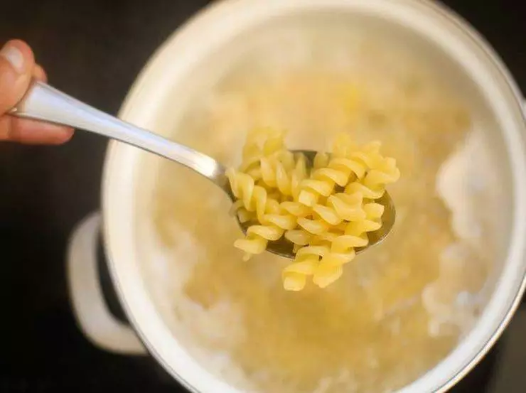 Pasta jeung tomat jeung feta