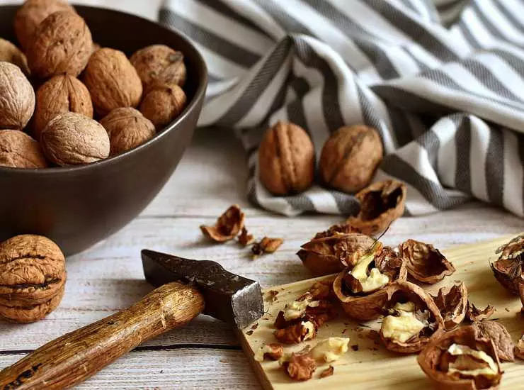 Puff pastry braids with honey and walnuts | lots of taste and simplicity 24931_3