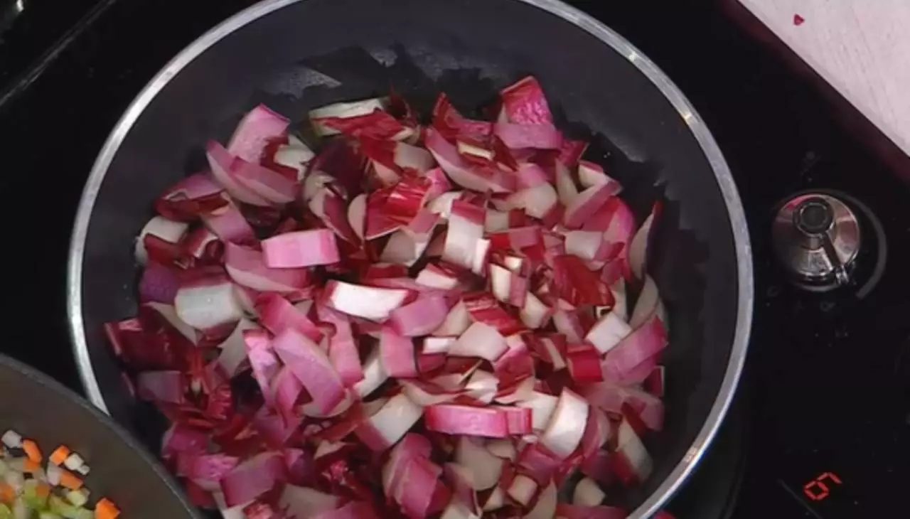 Radicchio mat Himbeer. Foto vun È sempre Mezzogiorno