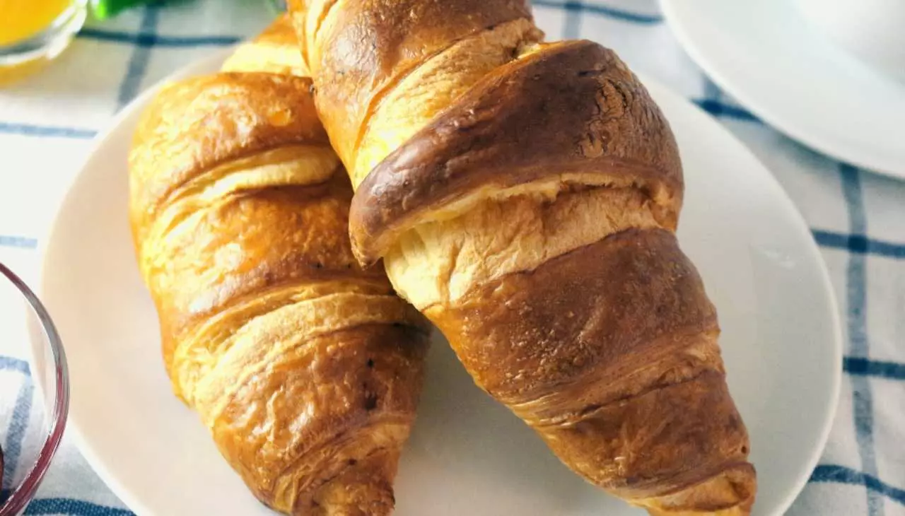 croissants پرته د مکھن د اوړو خميره brewer ډکول