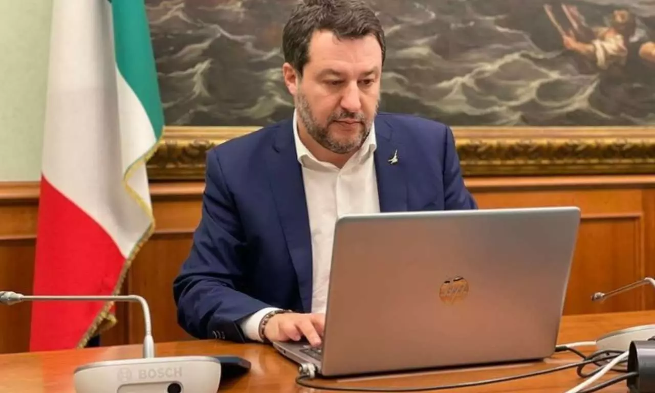 Matteo Salvini अलग ठेवणे - RecipeSprint