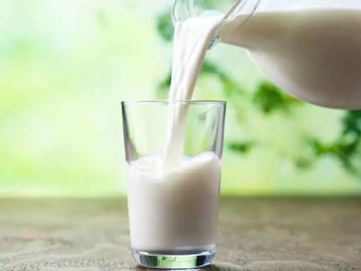 Miękka focaccia z mlekiem | Idealny słony i słodki akompaniament 25336_2
