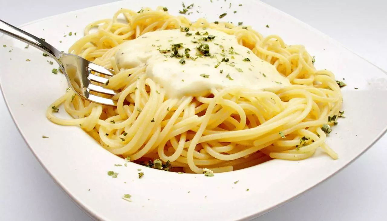 ក្រែមជូរដំបូង spaghetti