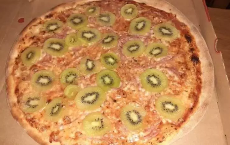 Pizza margherita le kiwi An t-úrscéal a bhfuil an-tóir air ar an ngréasán GRIANGHRAIF - rickettasprint