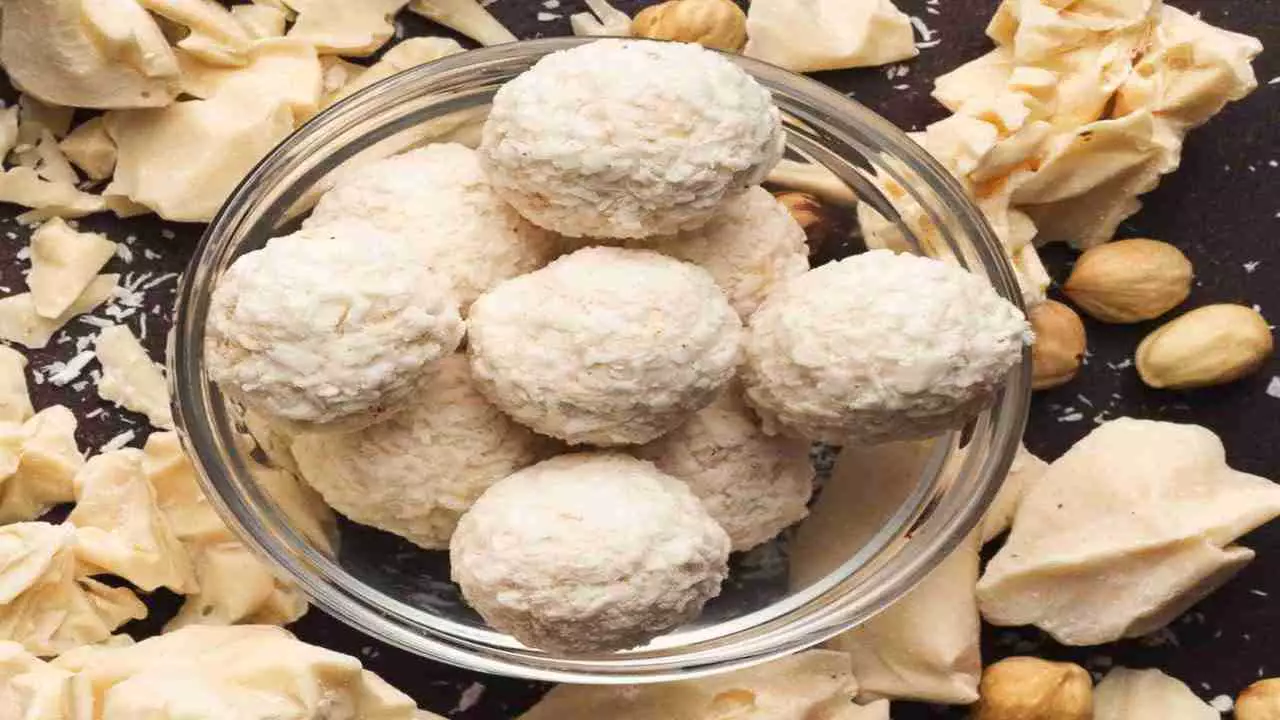 සුදු චොකලට් සහ hazelnut truffles