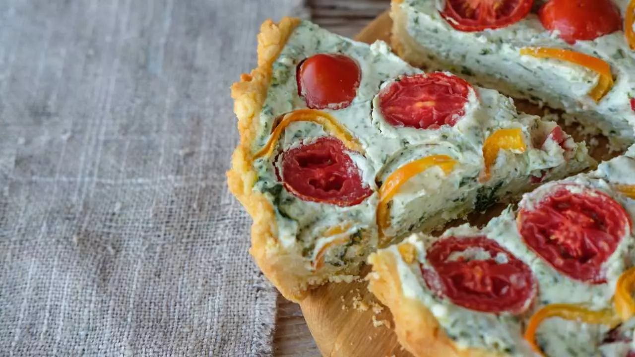 Quiche cheese and tomatoes