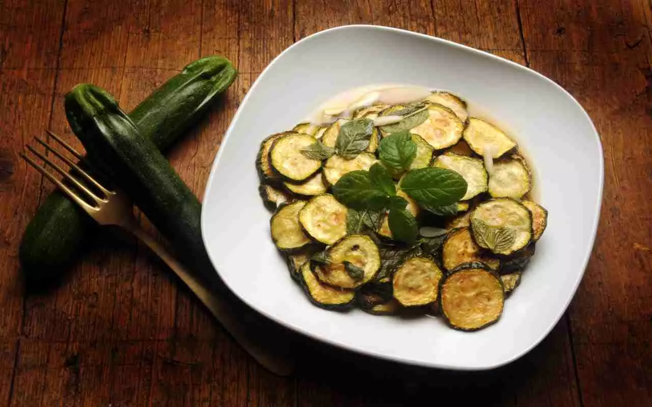 Piedmontese geweekte zucchini FOTO resep druk