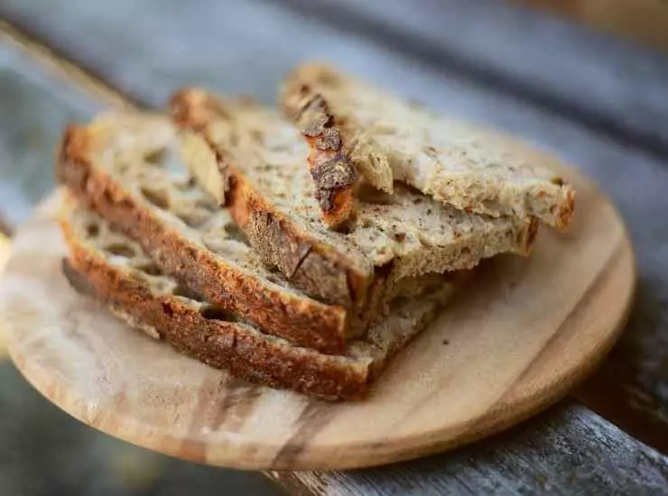 Minesra-Brot-Öl-Kartoffeln