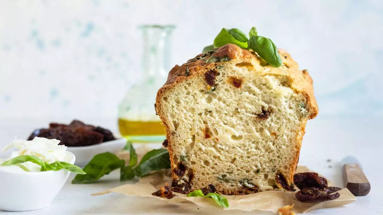 Plumcake pẹlu awọn tomati