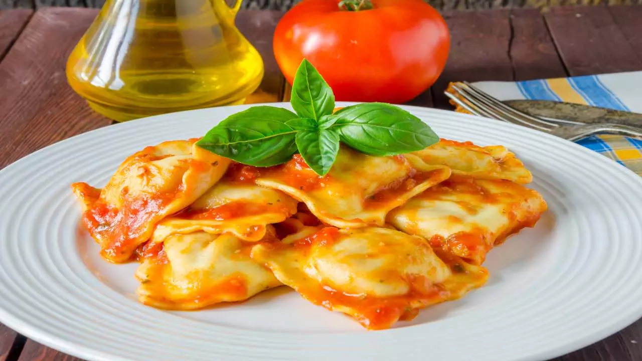 Sosli ravioli