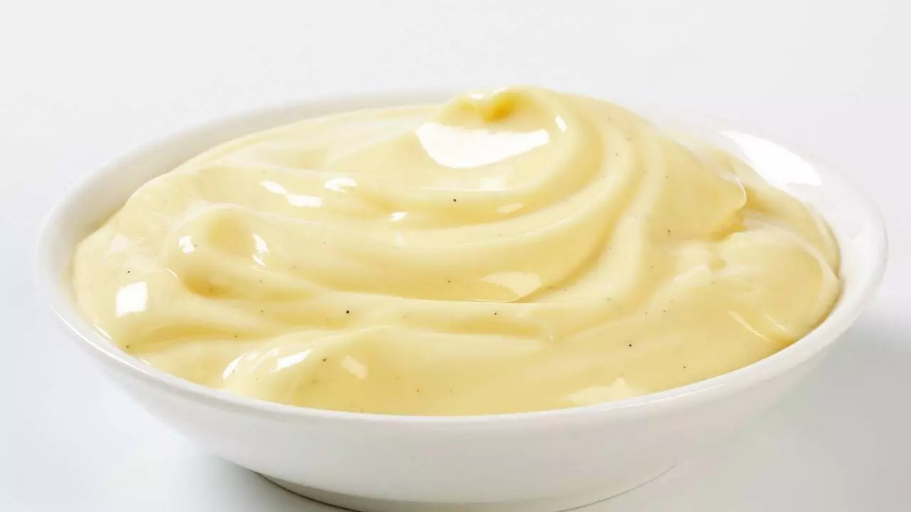 Crema de piña sin huevo, el relleno delicado para todo tipo de postres