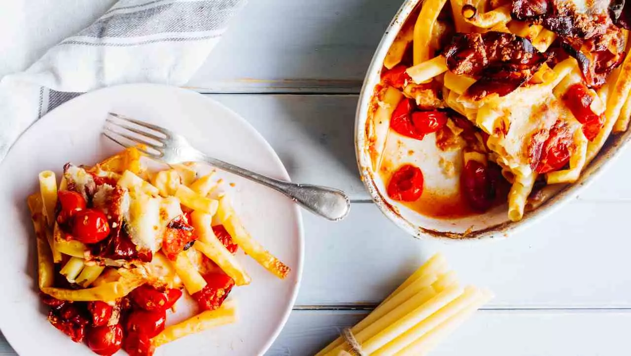 Massa assada com tomate cereja e berinjela | Sabor único