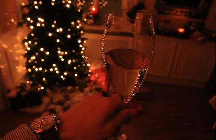 Christmas noj su, luv nqi wines coj mus rau lub rooj 25875_2
