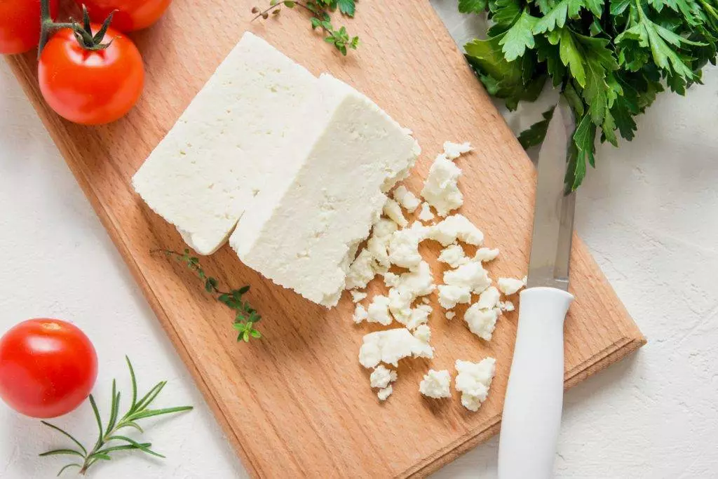 Pieczona feta ze składnikami przepisu na pomidorki koktajlowe 25938_4