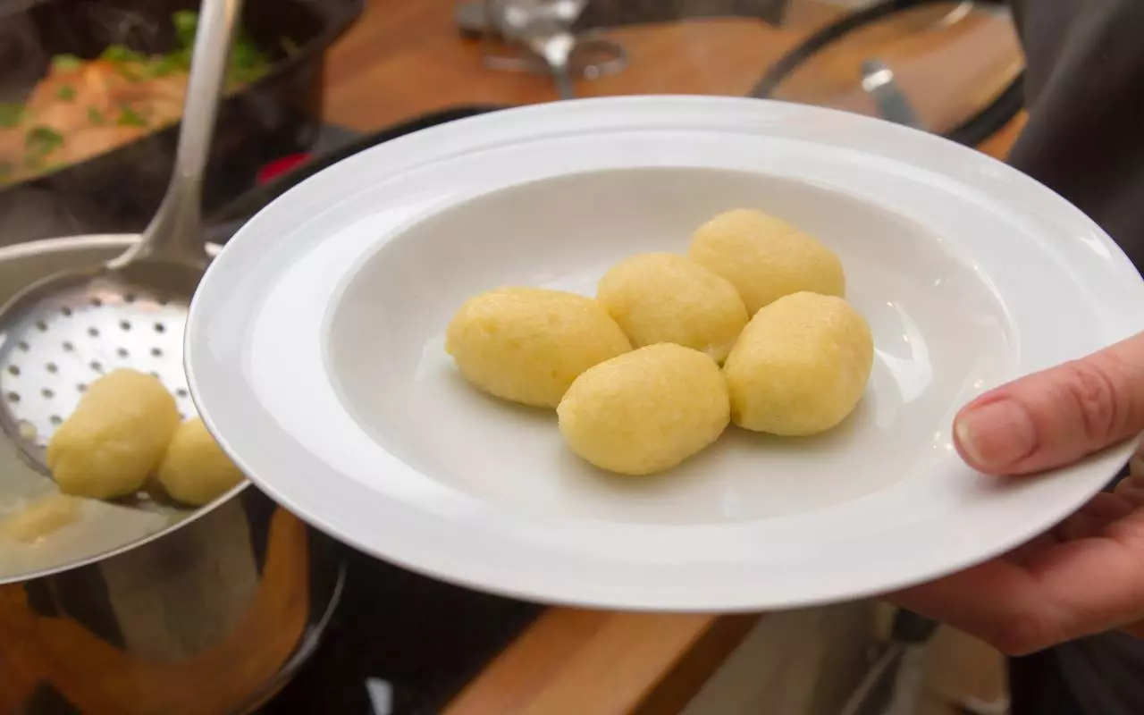 gnocchi बटाटे एग्प्लान्ट टोमॅटो कृती
